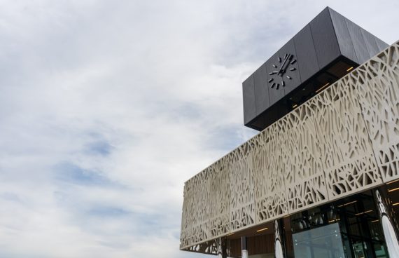 7 Inspirasi Fasad Laser Cutting untuk Bangunan Minimalis Modern 2026 ...